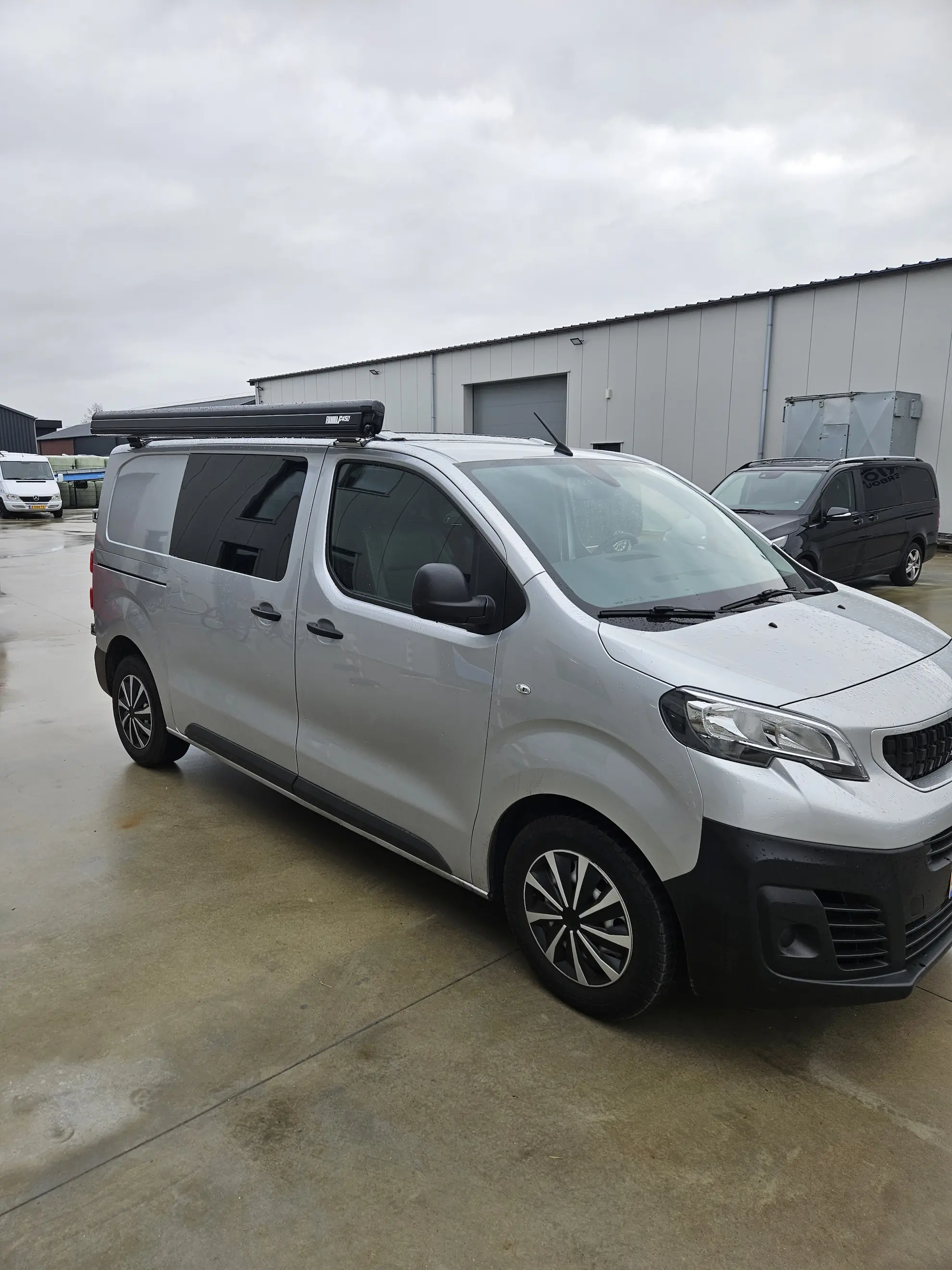 Bus ombouwen tot Peugeot camper - Atrion Camperbouw